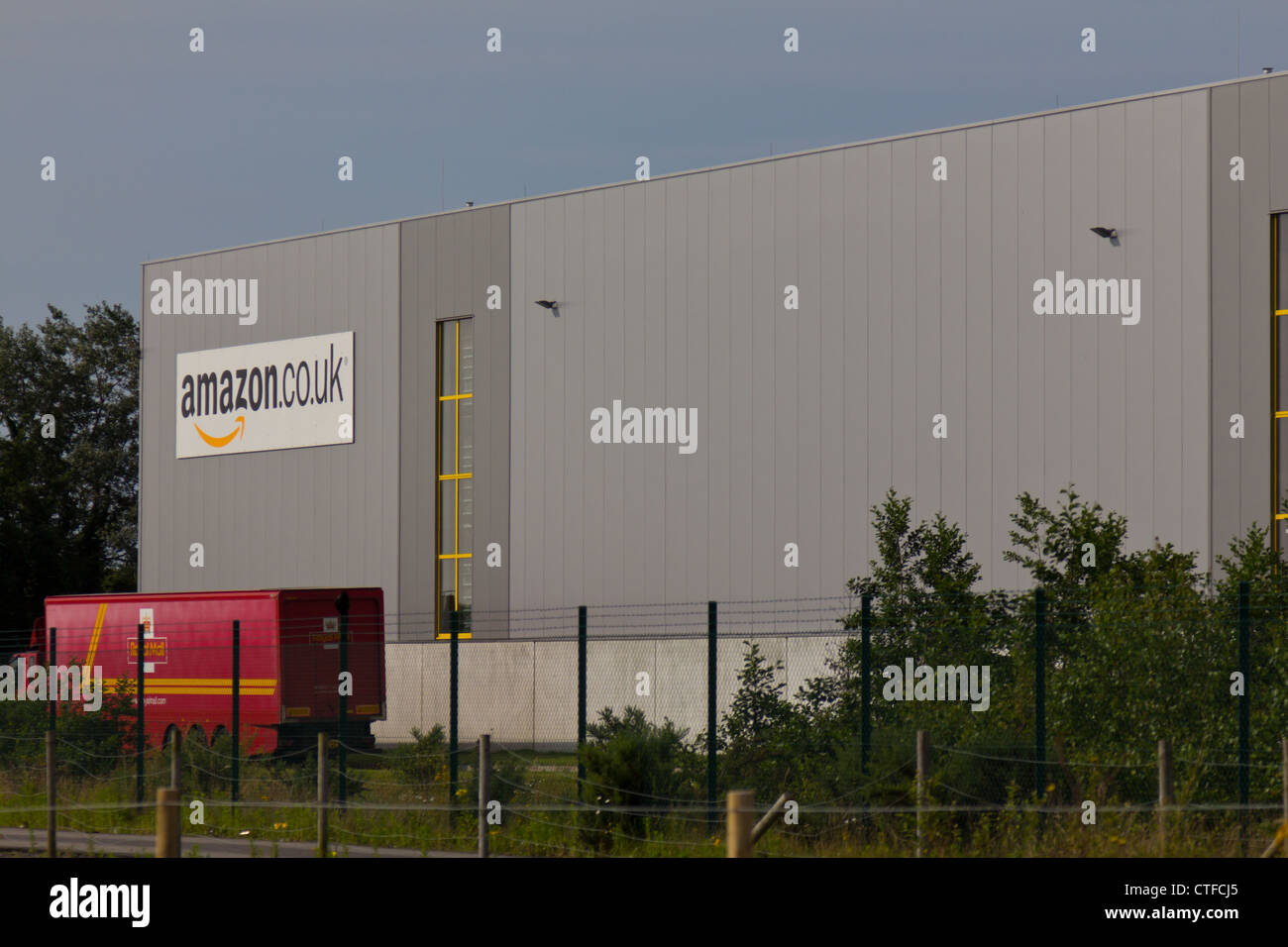 Amazon uk center hi-res stock photography and images - Alamy
