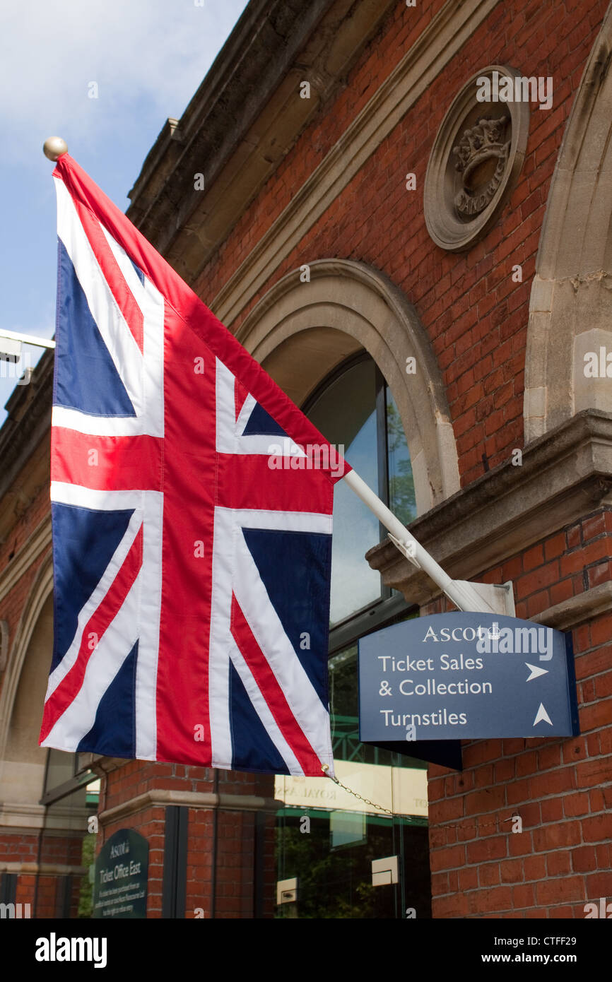 Outside ascot racecourse hi-res stock photography and images - Alamy