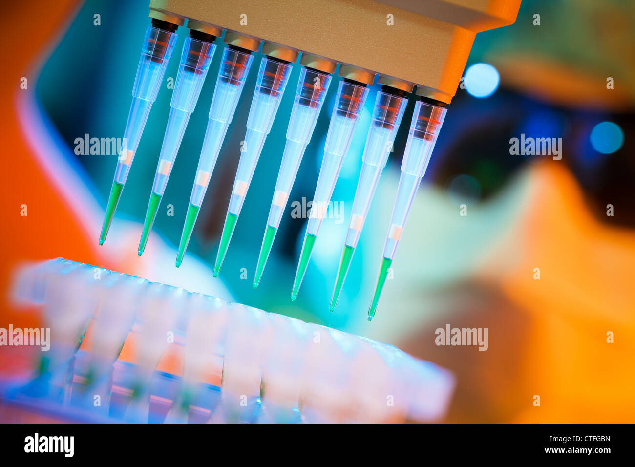 Multichannel pipette sample hi-res stock photography and images - Alamy
