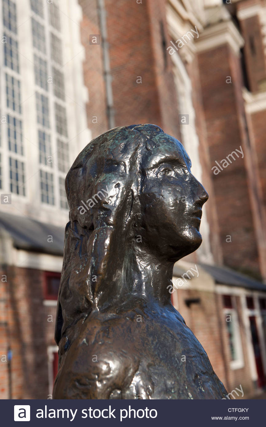Anne Frank House And Statue Stock Photos & Anne Frank House And Statue ...