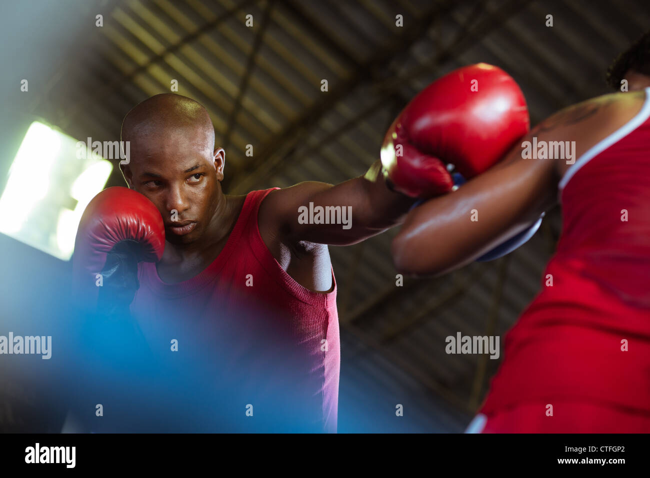 African men fighting hi-res stock photography and images - Alamy