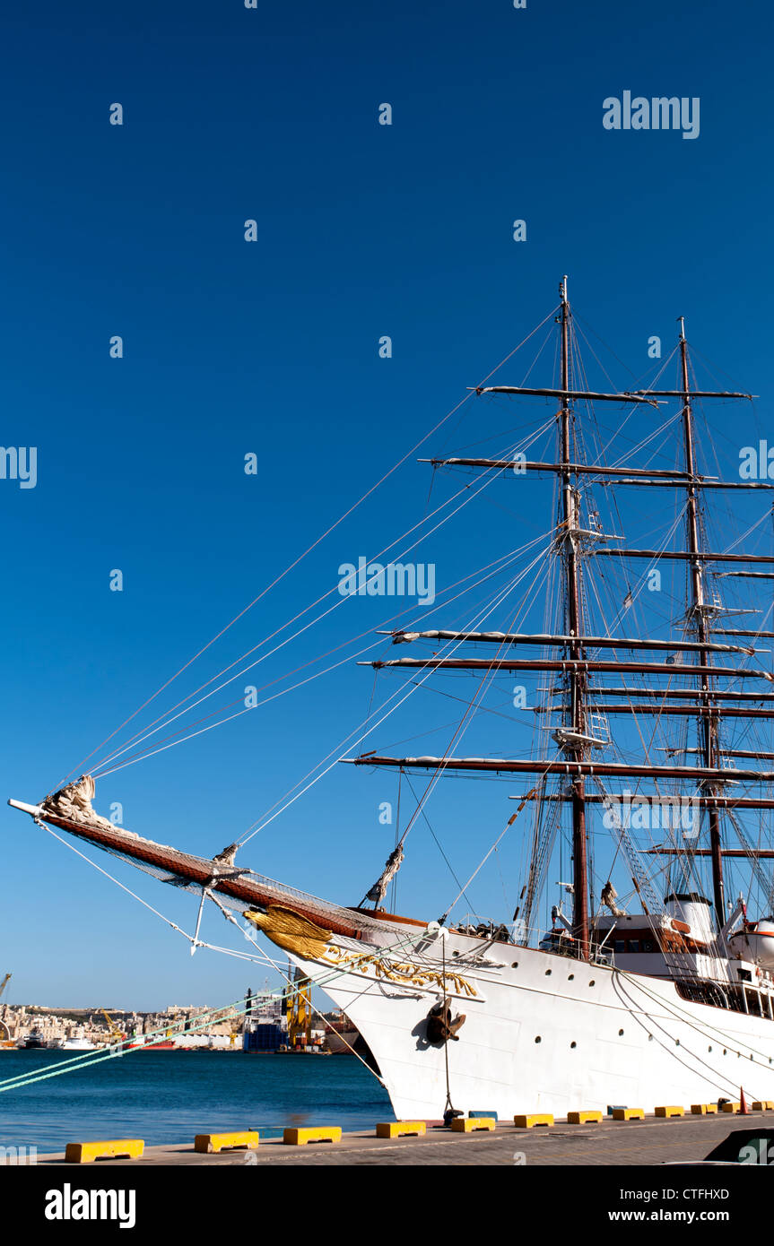 Cruise ship malta hi-res stock photography and images - Alamy