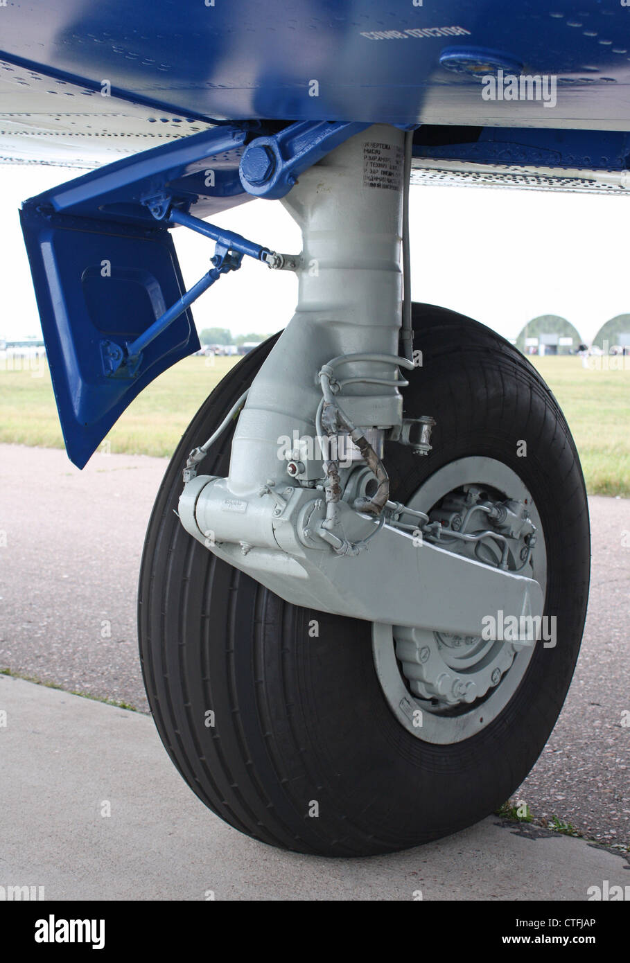 Yakovlev Yak-32 undercarridge Stock Photo - Alamy