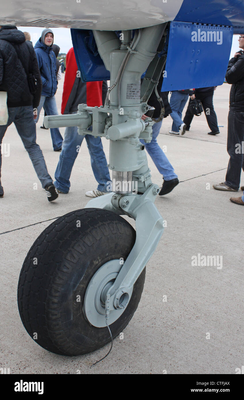 Yakovlev Yak-32 undercarridge Stock Photo - Alamy