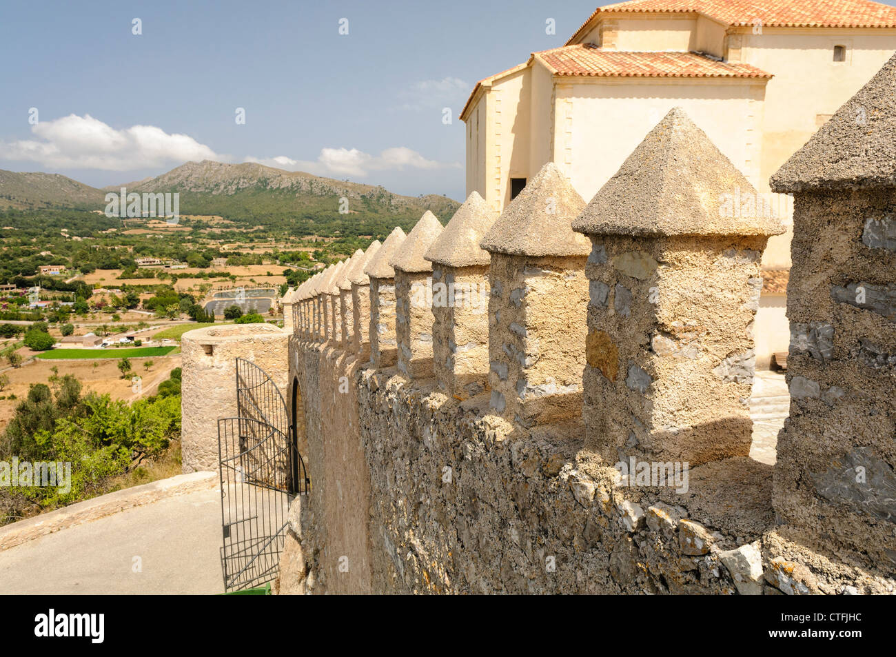 Castellations hi-res stock photography and images - Alamy