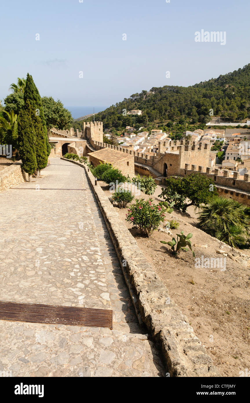 Fortified walls and ramparts at Capdepera Castle, Mallorca/Majorca ...