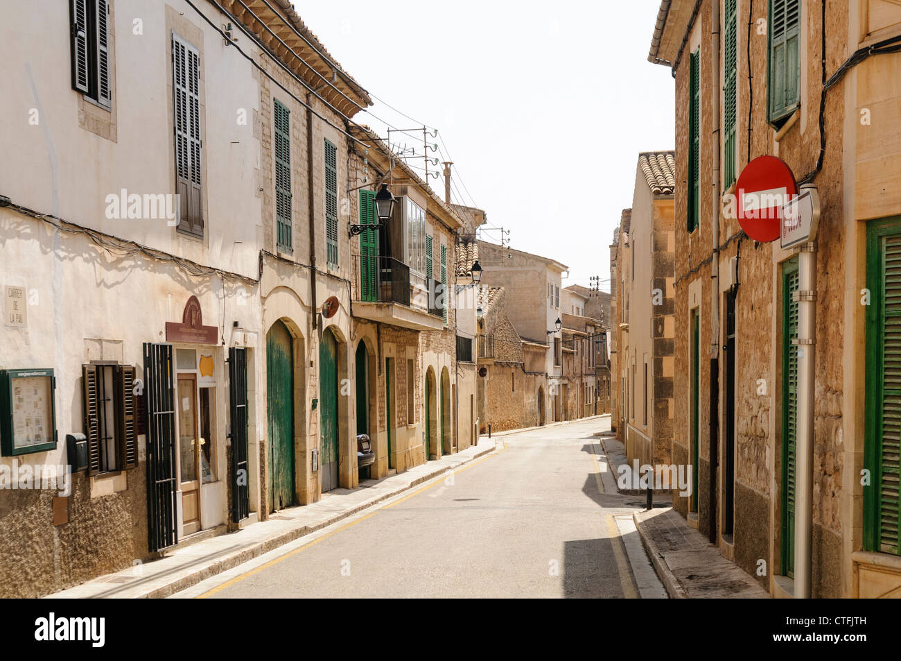 Hot, empty street in Santiyani, Mallorca/Majorca Stock Photo - Alamy