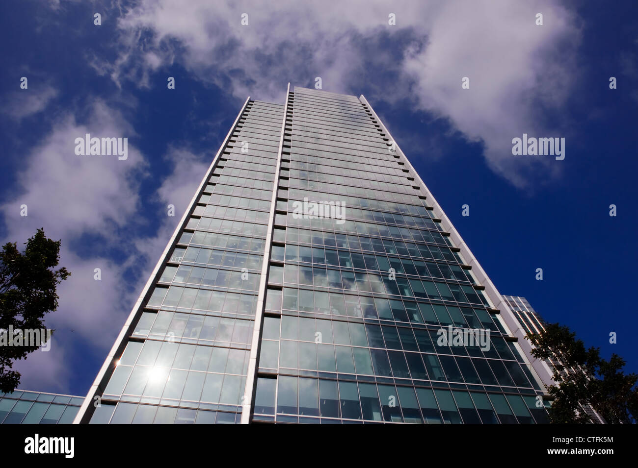 Buildings straight on hi-res stock photography and images - Alamy