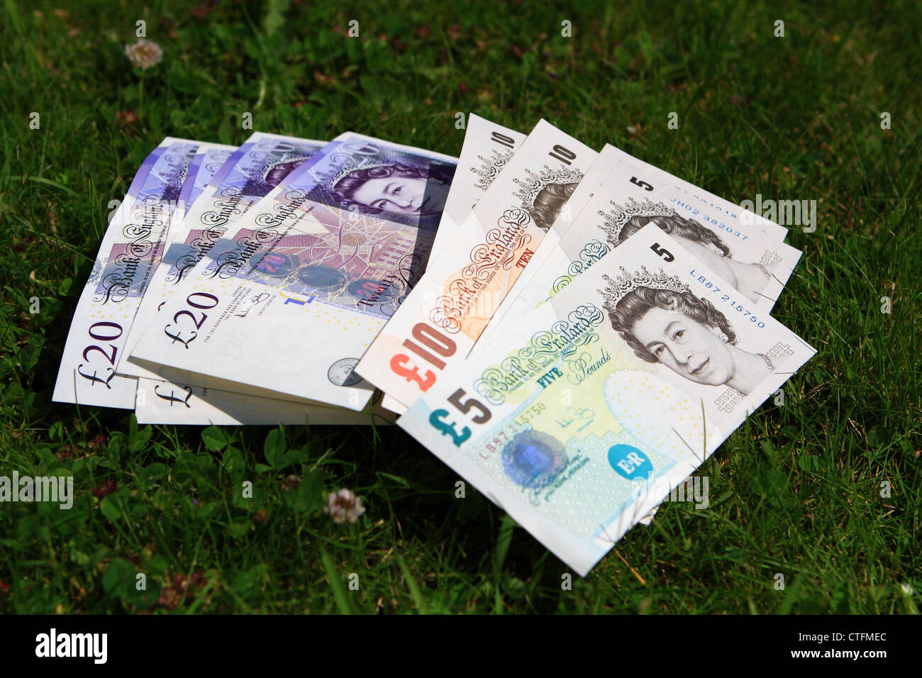 sterling notes lying on grass Stock Photo - Alamy
