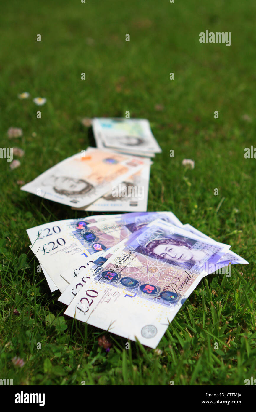 sterling notes lying on grass Stock Photo - Alamy