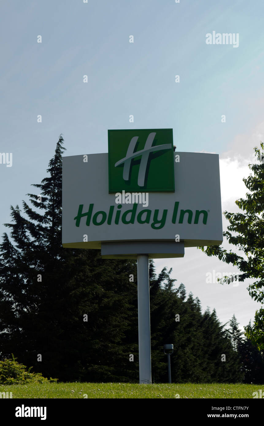 Holiday Inn hotel sign against a blue sky Handy Cross High Wycombe ...