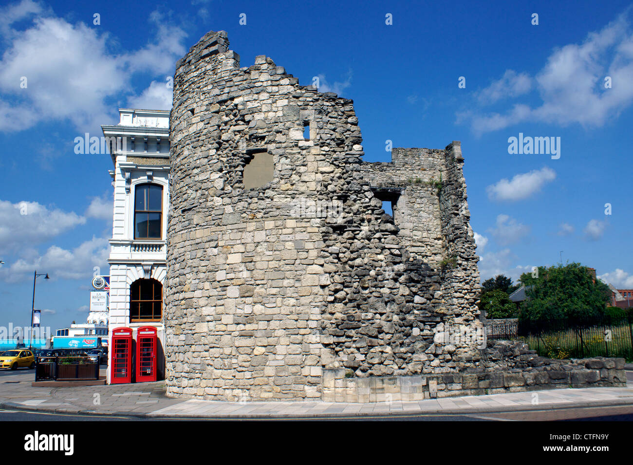 Hythe bar hi-res stock photography and images - Alamy