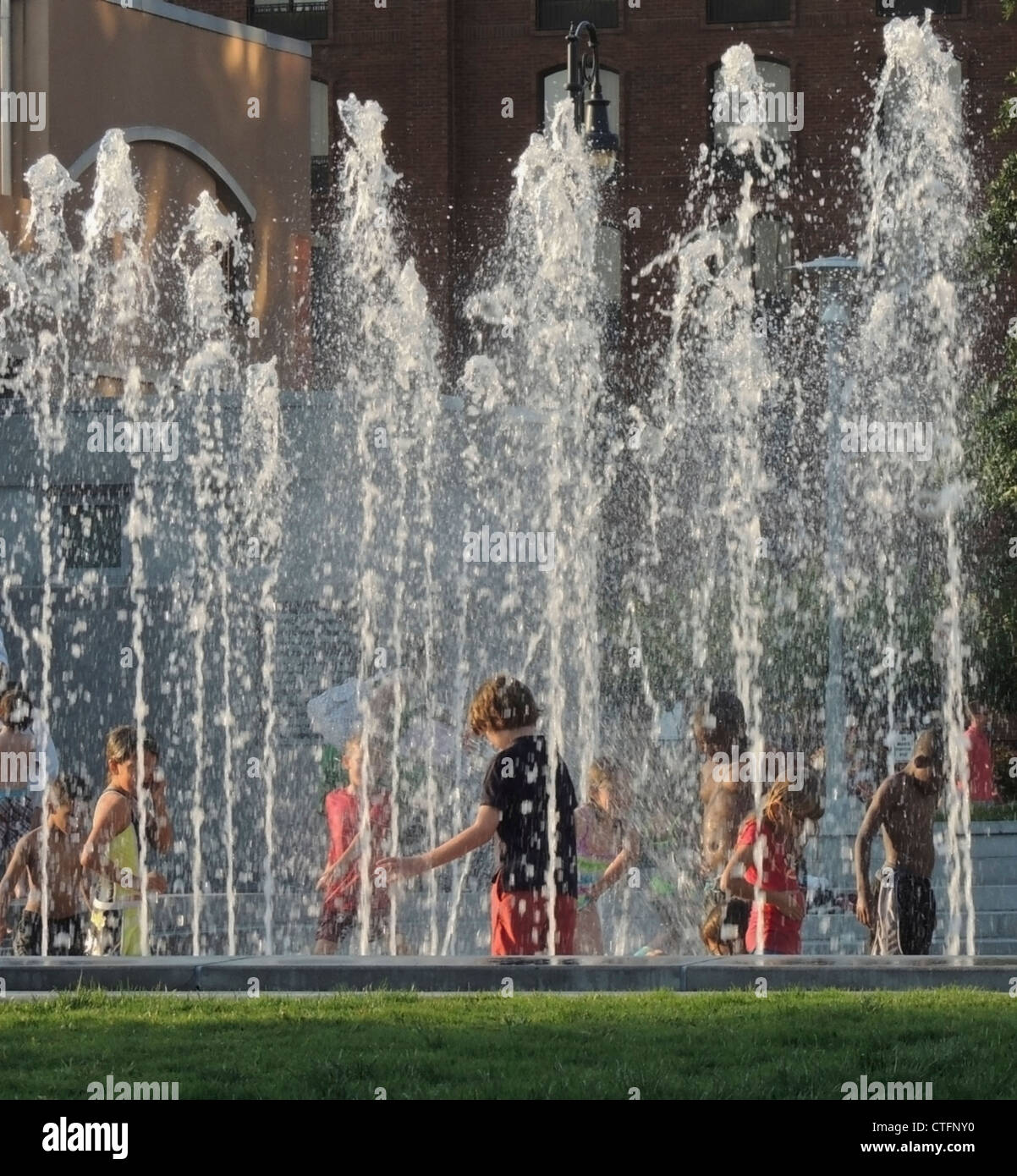 Fountain at Ellis Square, Historic Savannah, Georgia Stock Photo - Alamy