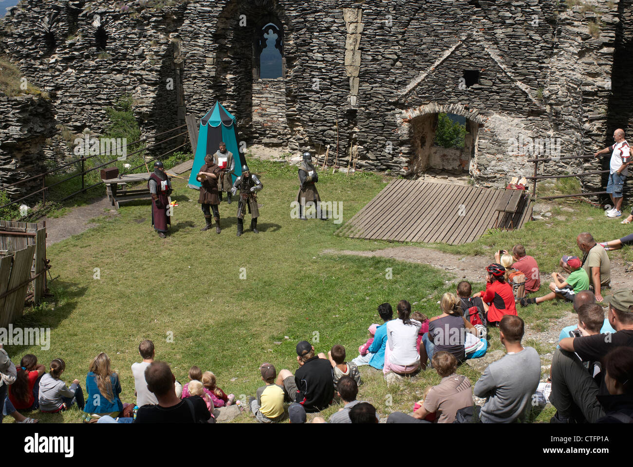 Bezdez castle, Czech republic, armored knights fighting on show Stock ...