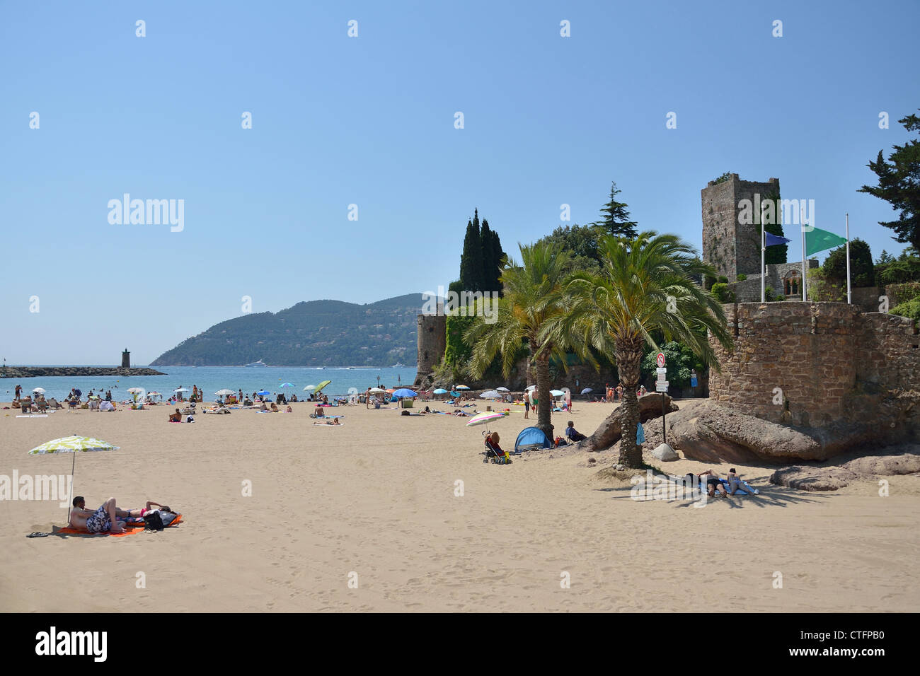 Château de la Napoule and beach, Mandelieu-La Napoule, Côte d'Azur ...