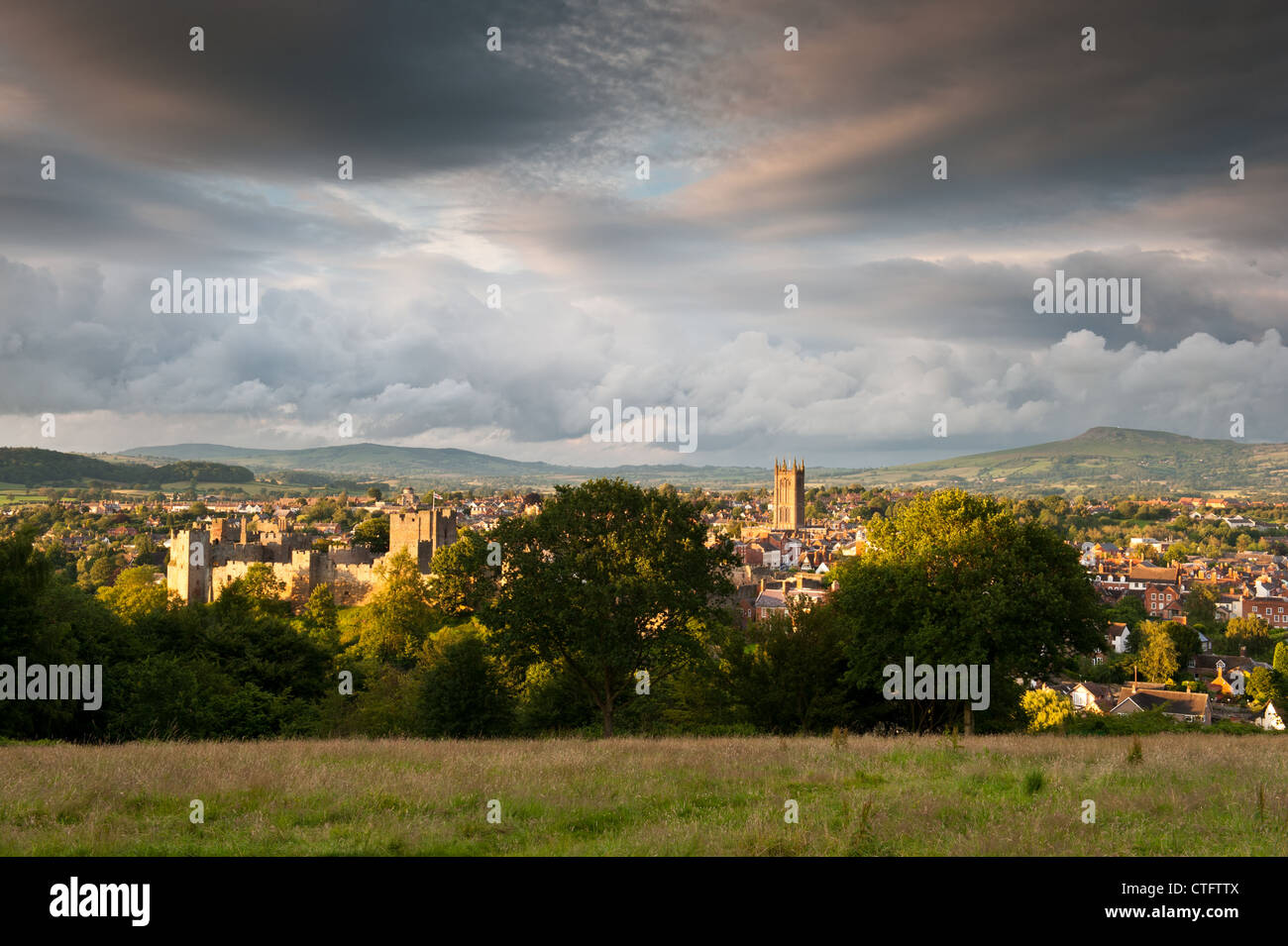 Ludlow castle summer hi-res stock photography and images - Alamy