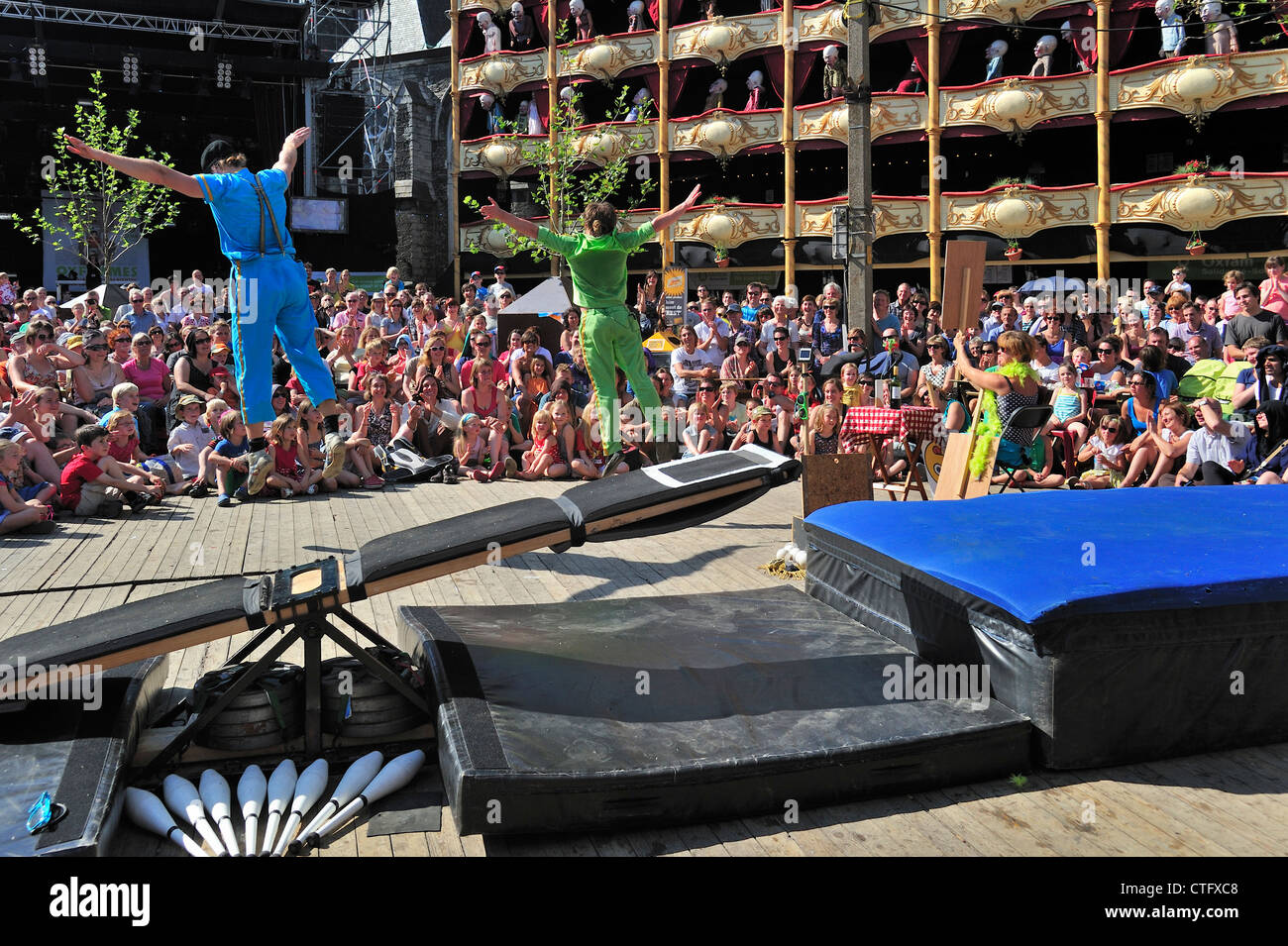 Audience Looking Street Performer High Resolution Stock Photography and ...