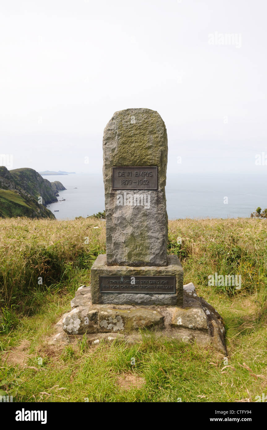 Commemorative stone to Welsh poet Dewi Emrys above Pwll Deri ...