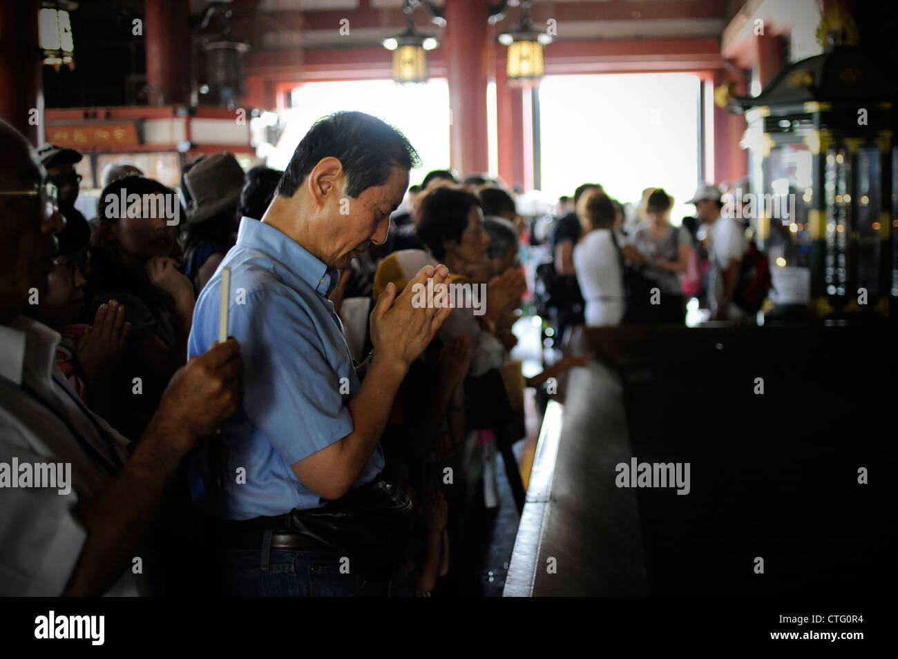 Worshipers pray at the Asakusaji temple in Tokyo, Japan Stock Photo - Alamy