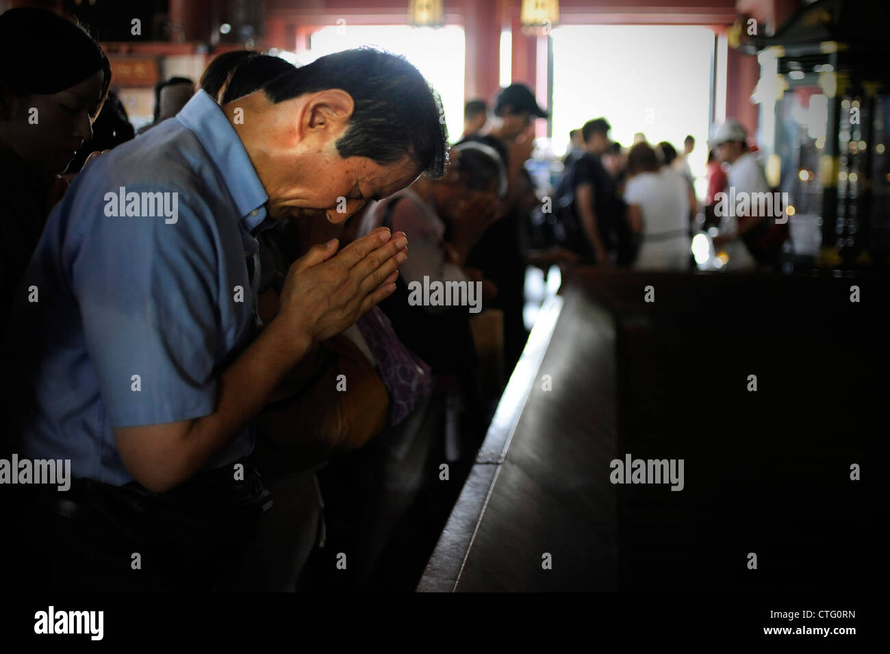 Worshipers pray at the Asakusaji temple in Tokyo, Japan Stock Photo - Alamy