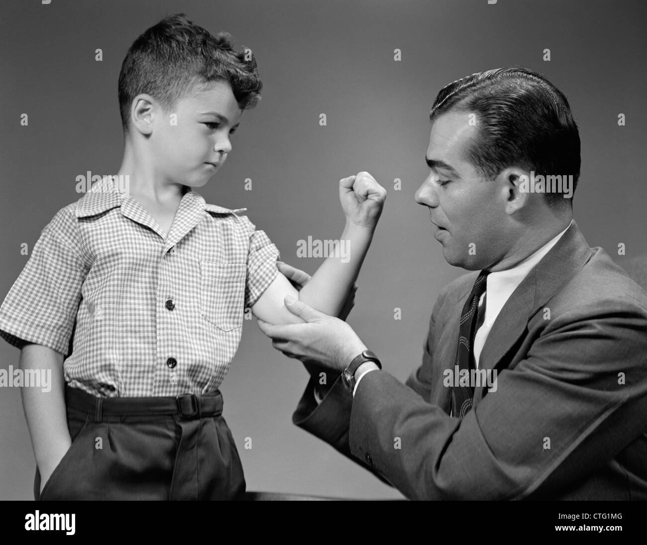 Muscle men old fashion hi-res stock photography and images - Alamy