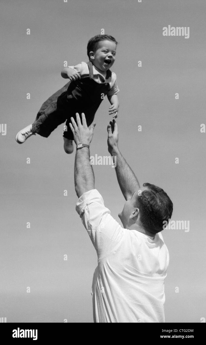 Children playing outdoors 1950s hi-res stock photography and images - Alamy