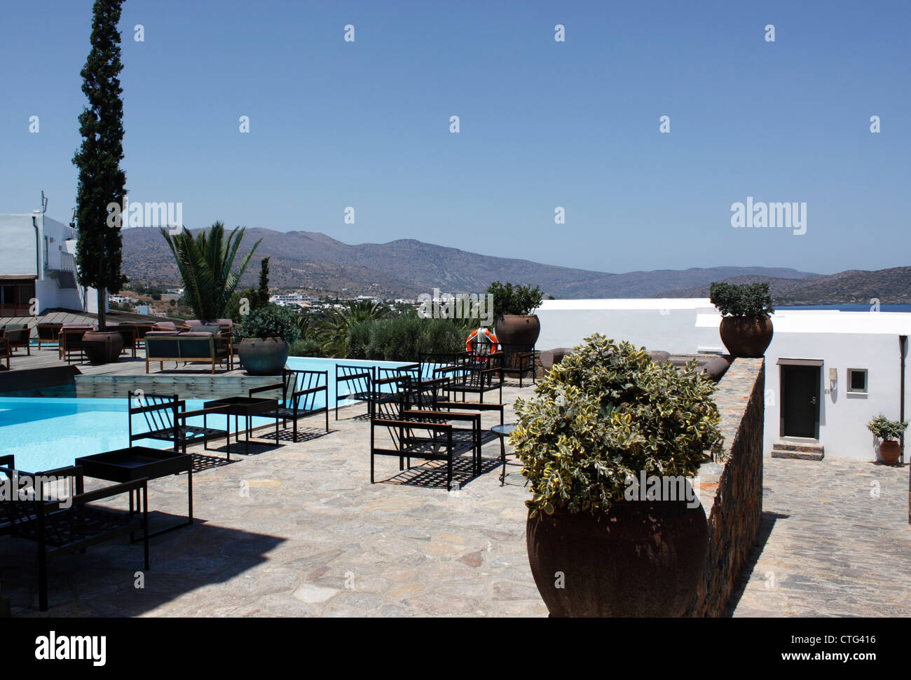 THE OUTSIDE BAR AREA OF FIVE STAR HOTEL. ELOUNDA CRETE Stock Photo - Alamy