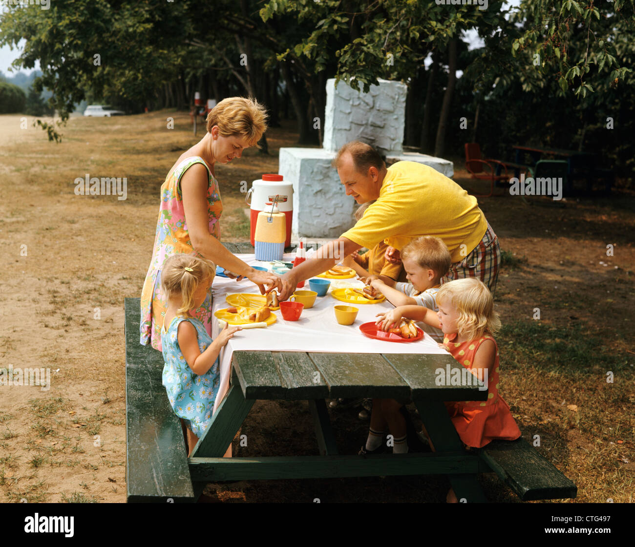 1970s family hi-res stock photography and images - Alamy