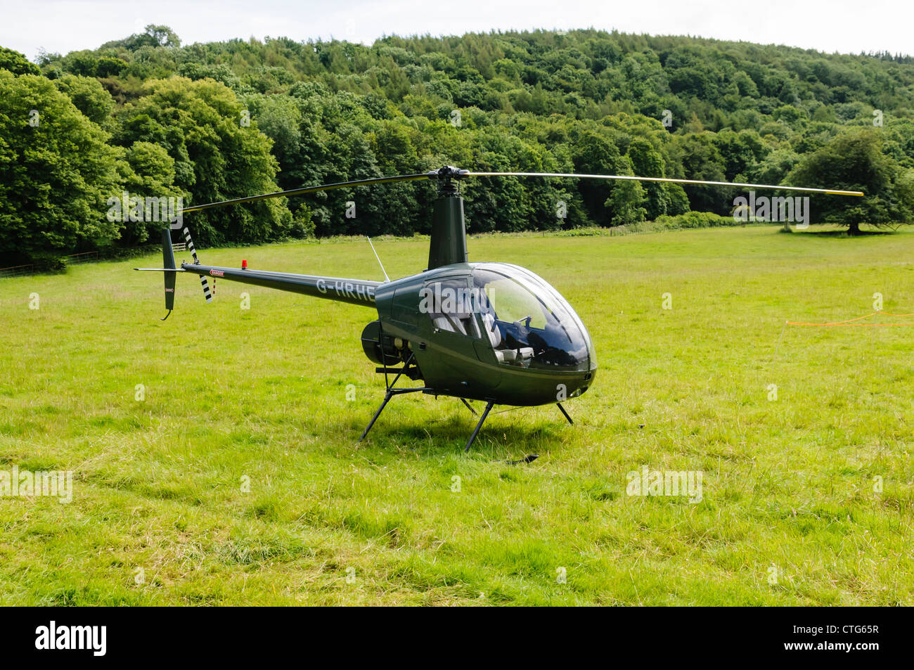 Robinson R-22 Beta, G-HRHE, Mandarin Aviation Ltd Stock Photo - Alamy