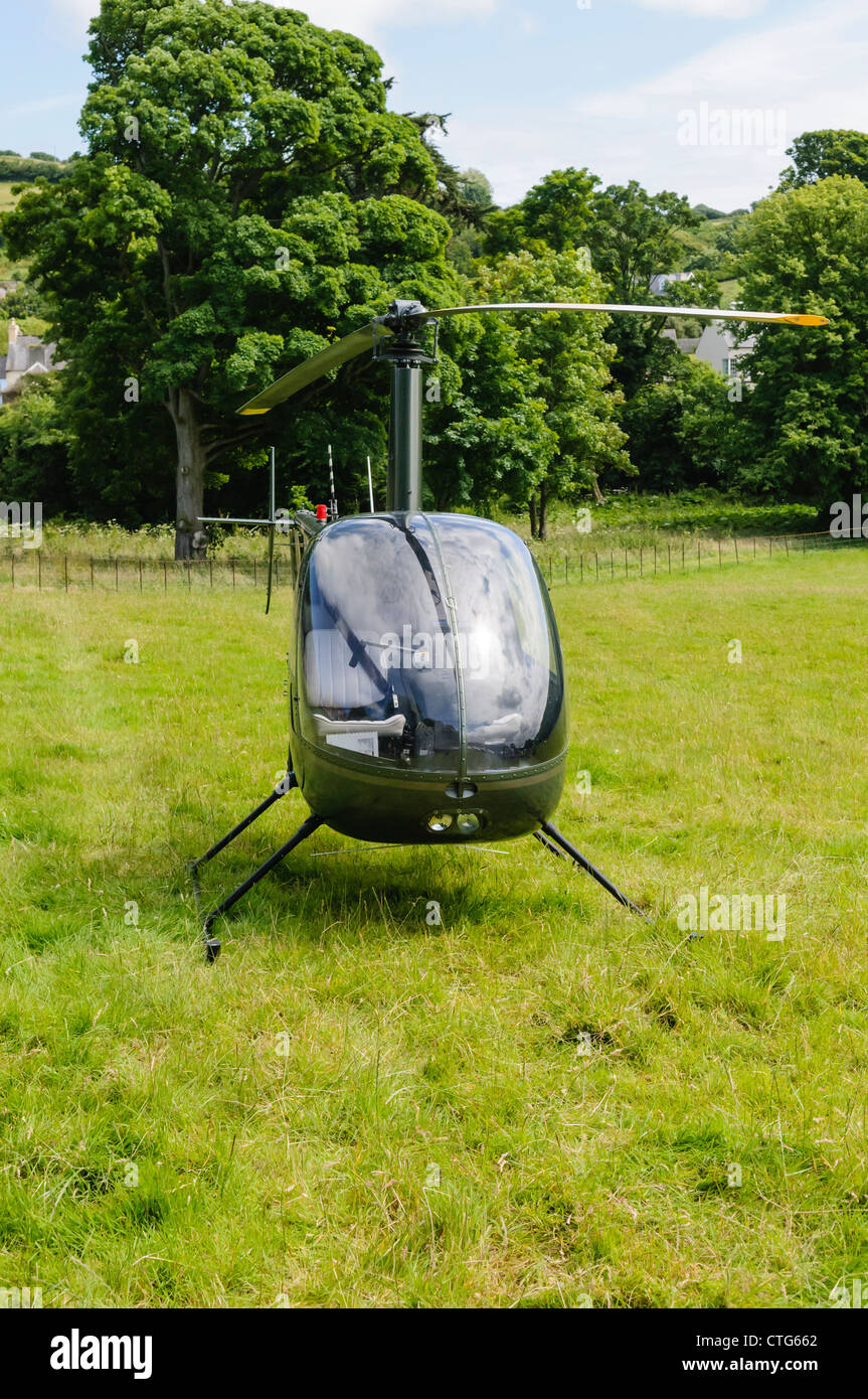 Robinson R-22 Beta, G-HRHE, Mandarin Aviation Ltd Stock Photo - Alamy