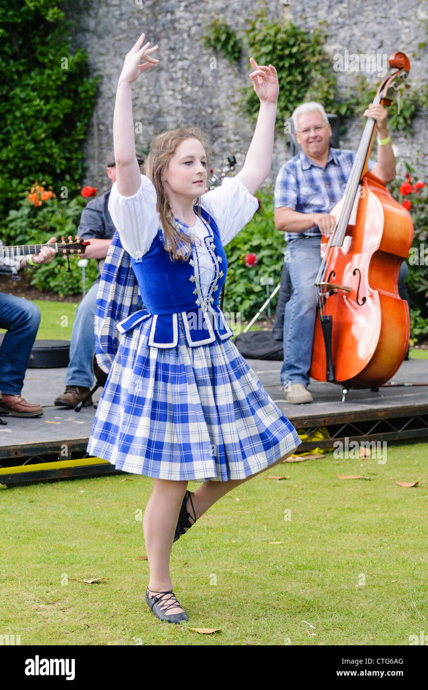 Traditional scottish dancing kilt hi-res stock photography and images ...