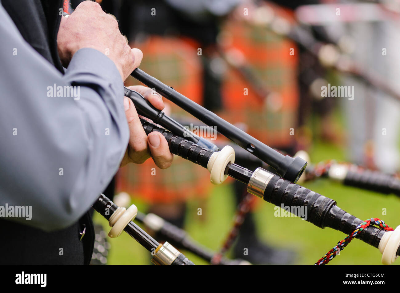 Piping and drumming hi-res stock photography and images - Alamy