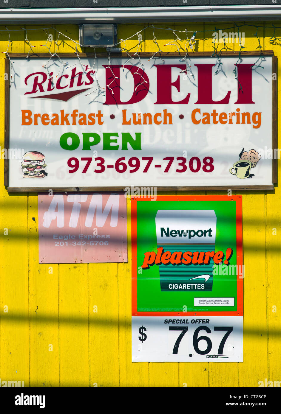 Open for lunch sign hi-res stock photography and images - Alamy