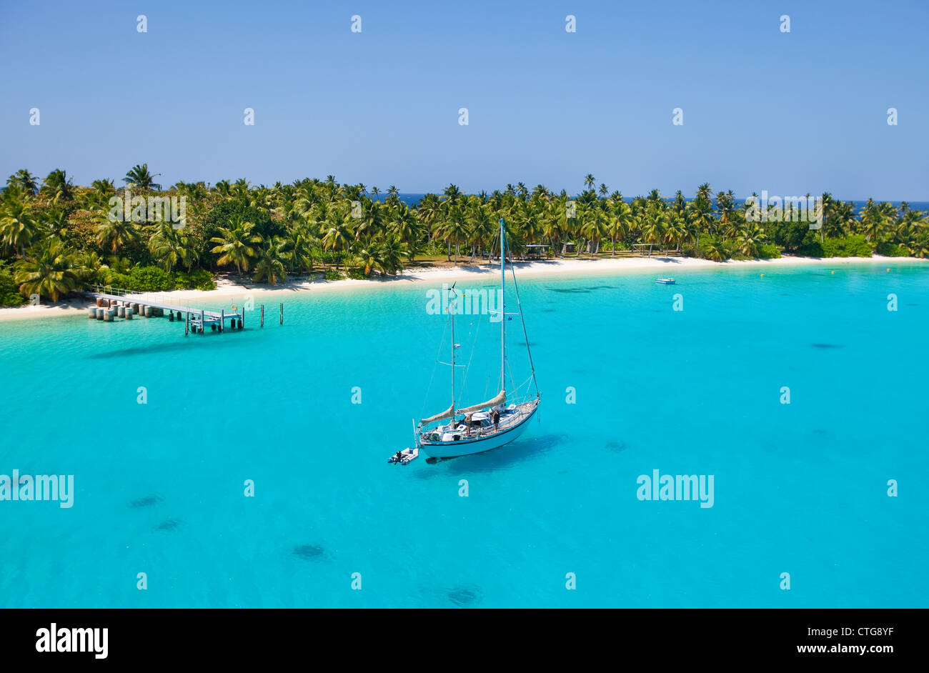 sailing yacht anchoring in the blue lagoon of Cocos Keeling Atoll ...