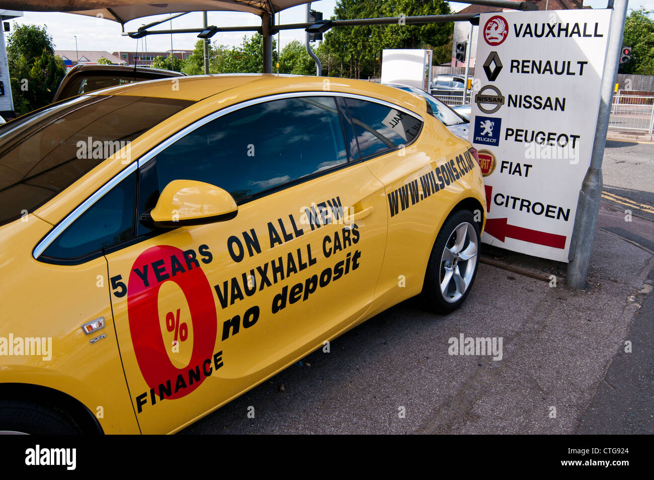 0% finance advert by car dealer, Surrey, UK Stock Photo - Alamy
