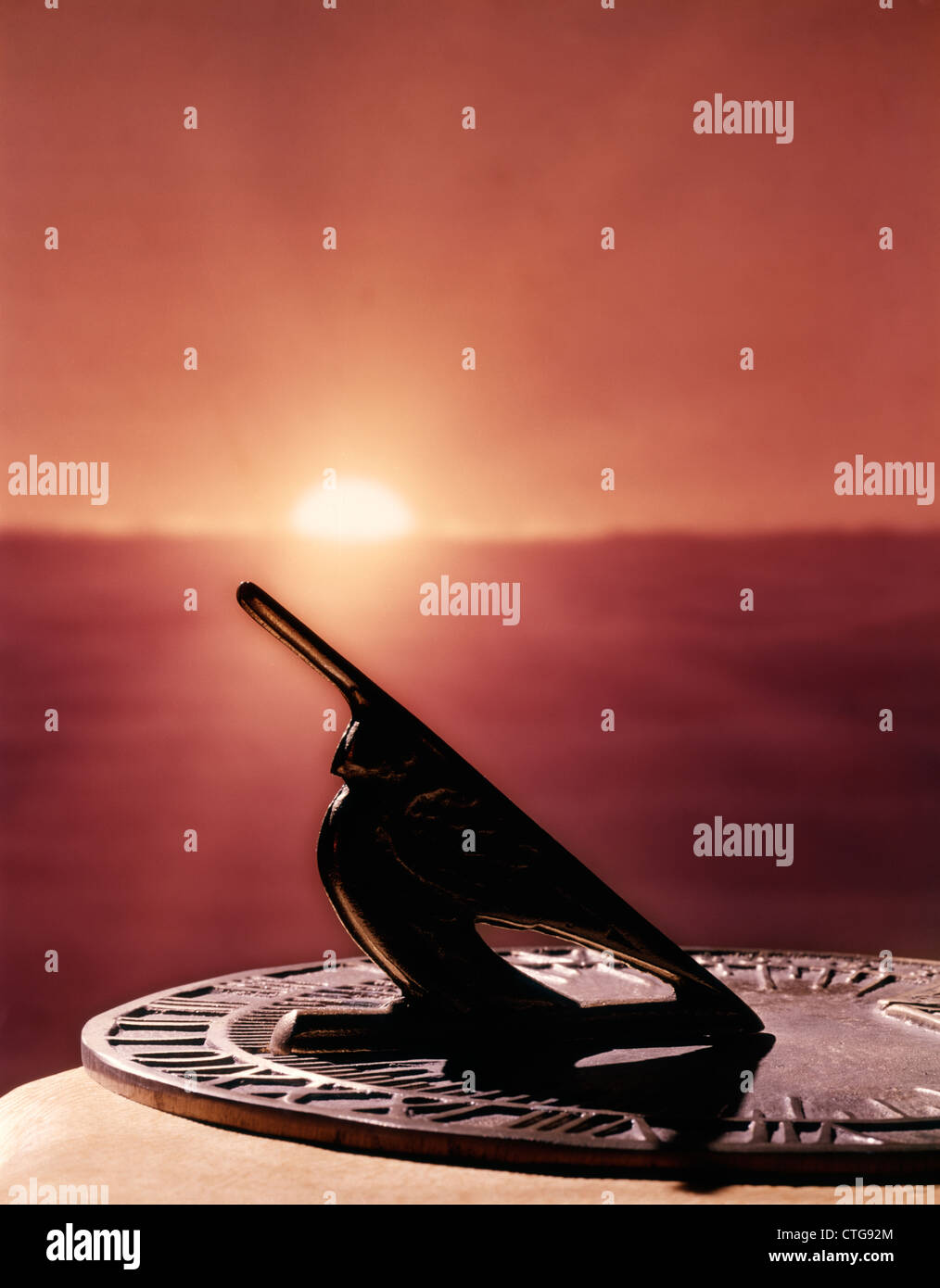 SETTING SUN CASTING A SHADOW ON SUNDIAL Stock Photo - Alamy