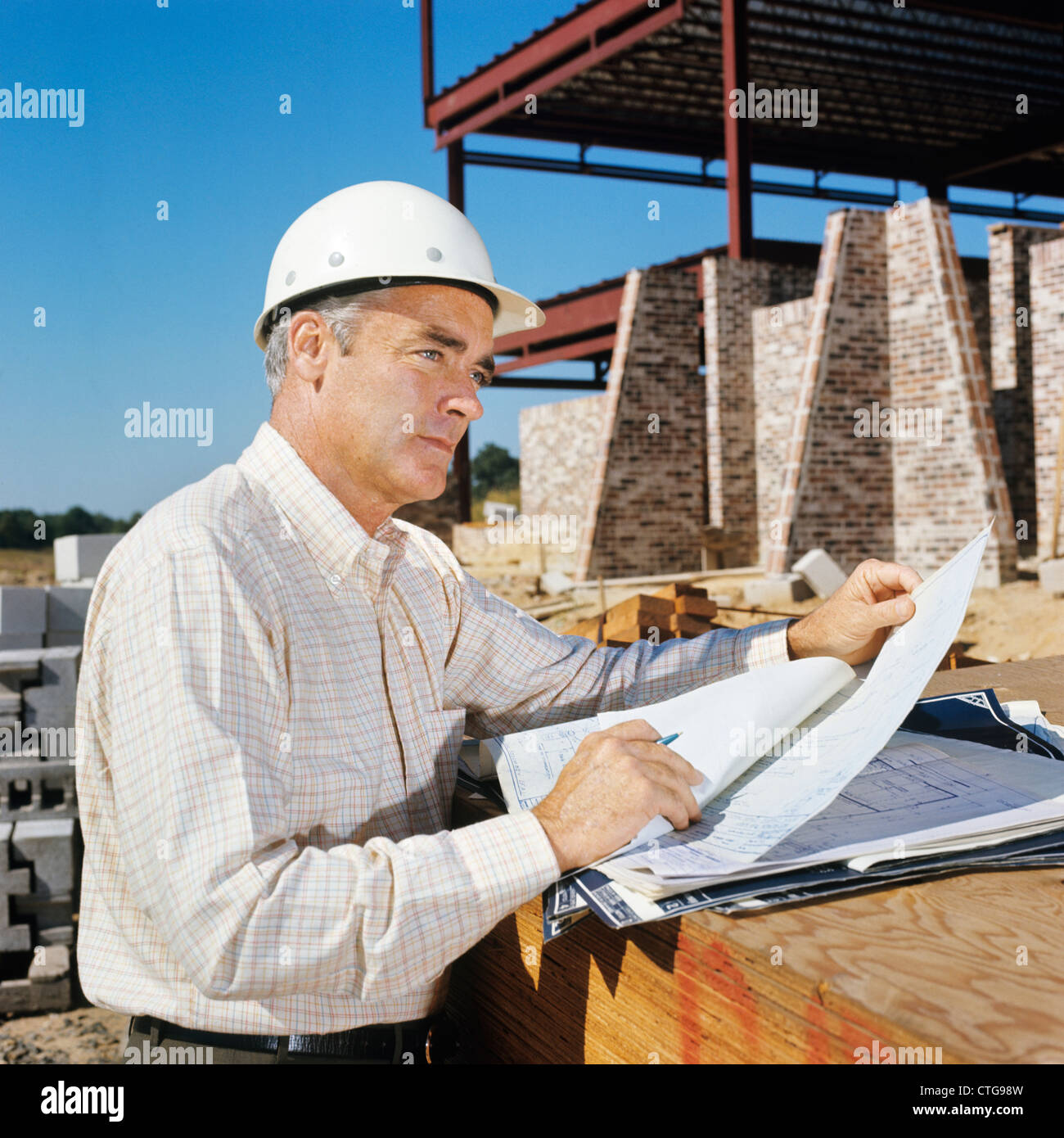 Engineer story hi-res stock photography and images - Alamy