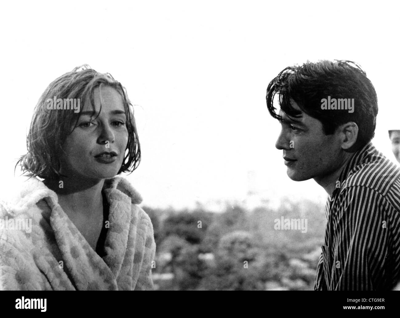 HIROSHIMA MON AMOUR (1959) EMMANUELLE RIVA, EIJI OKADA, ALAIN RESNAIS ...