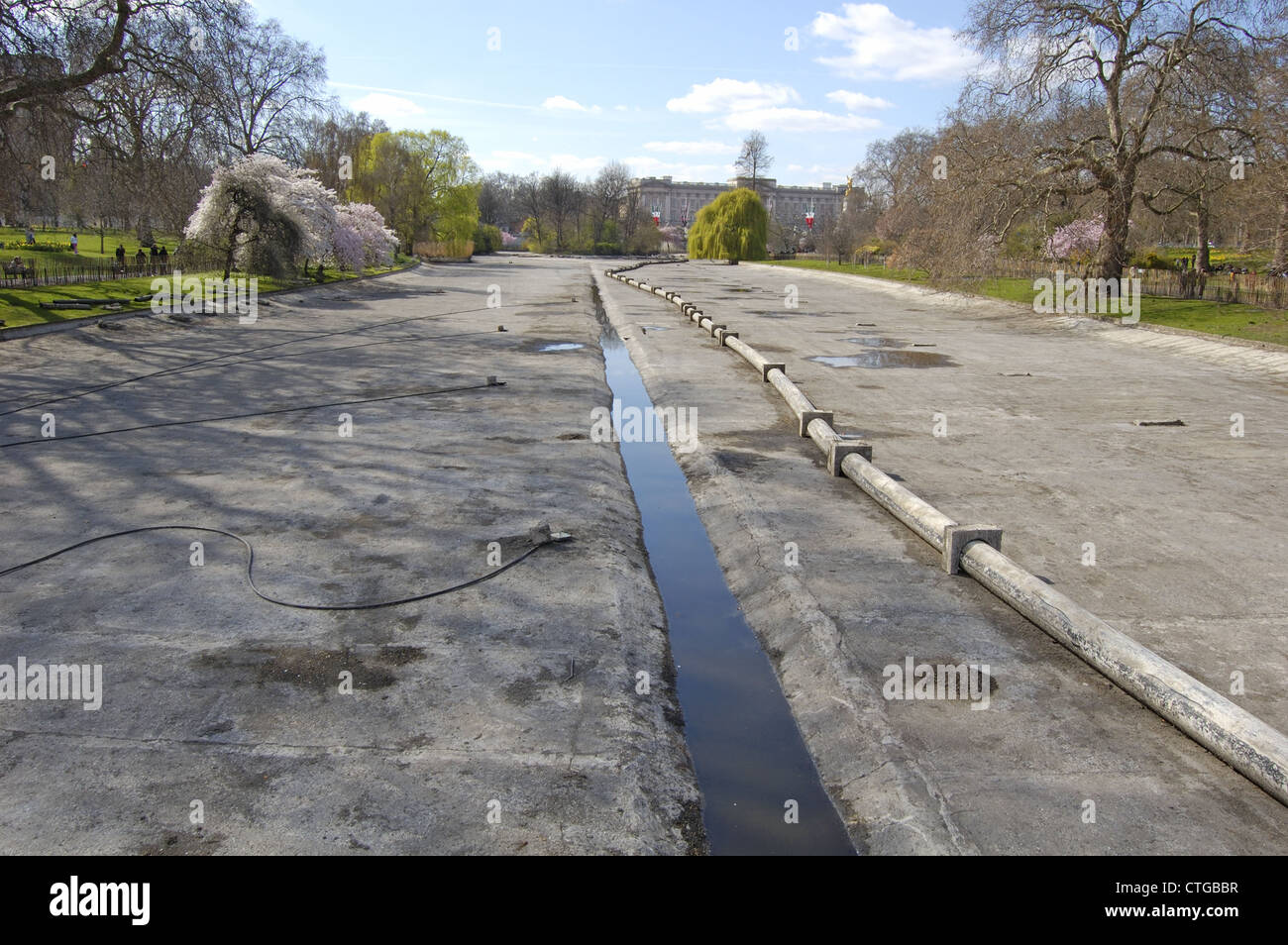 Drained lake in St James Park, London, England Stock Photo - Alamy