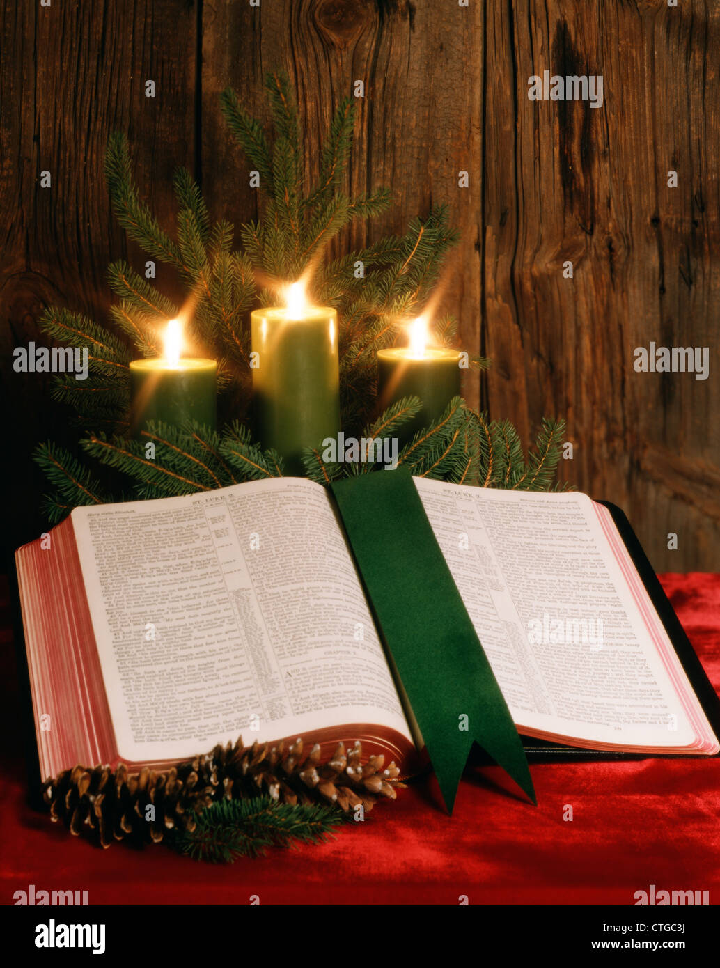 Old small open bible old hi-res stock photography and images - Alamy