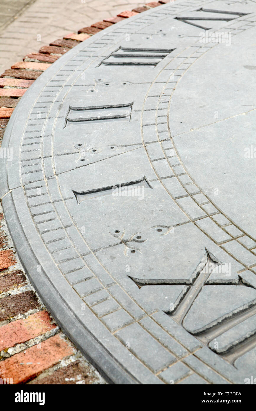 Sundial numerals hi-res stock photography and images - Alamy