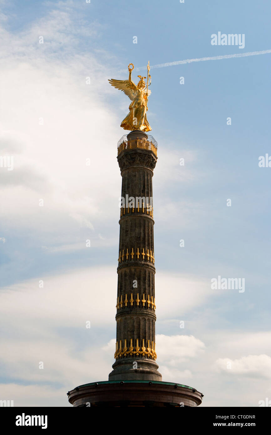 Victory column vertical hi-res stock photography and images - Alamy