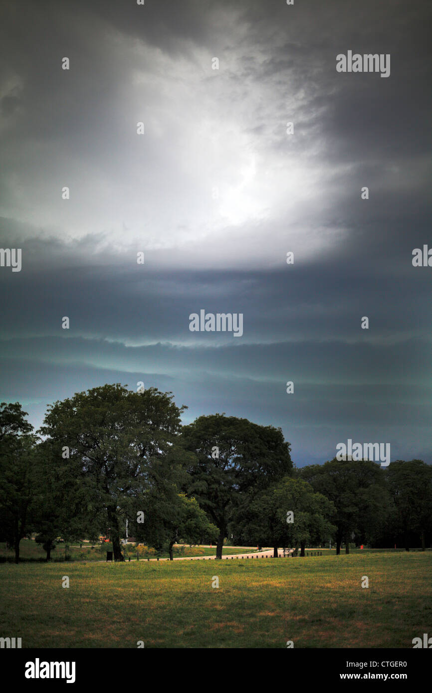 A shelf cloud storm system over a city park Stock Photo - Alamy
