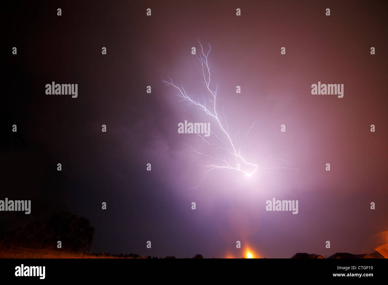 Lightning from the sky hi-res stock photography and images - Alamy