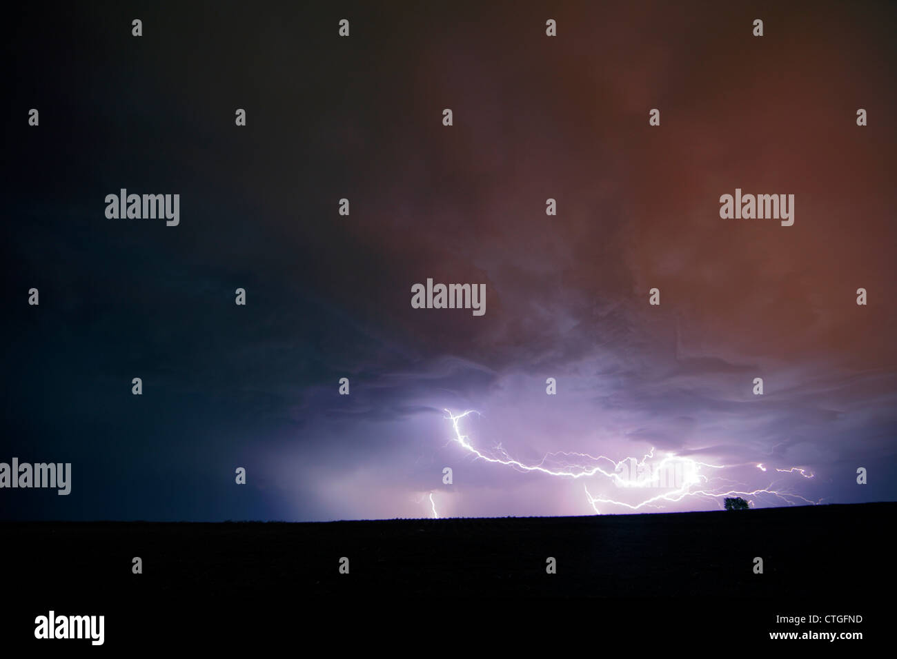 Thunderstorming hi-res stock photography and images - Alamy