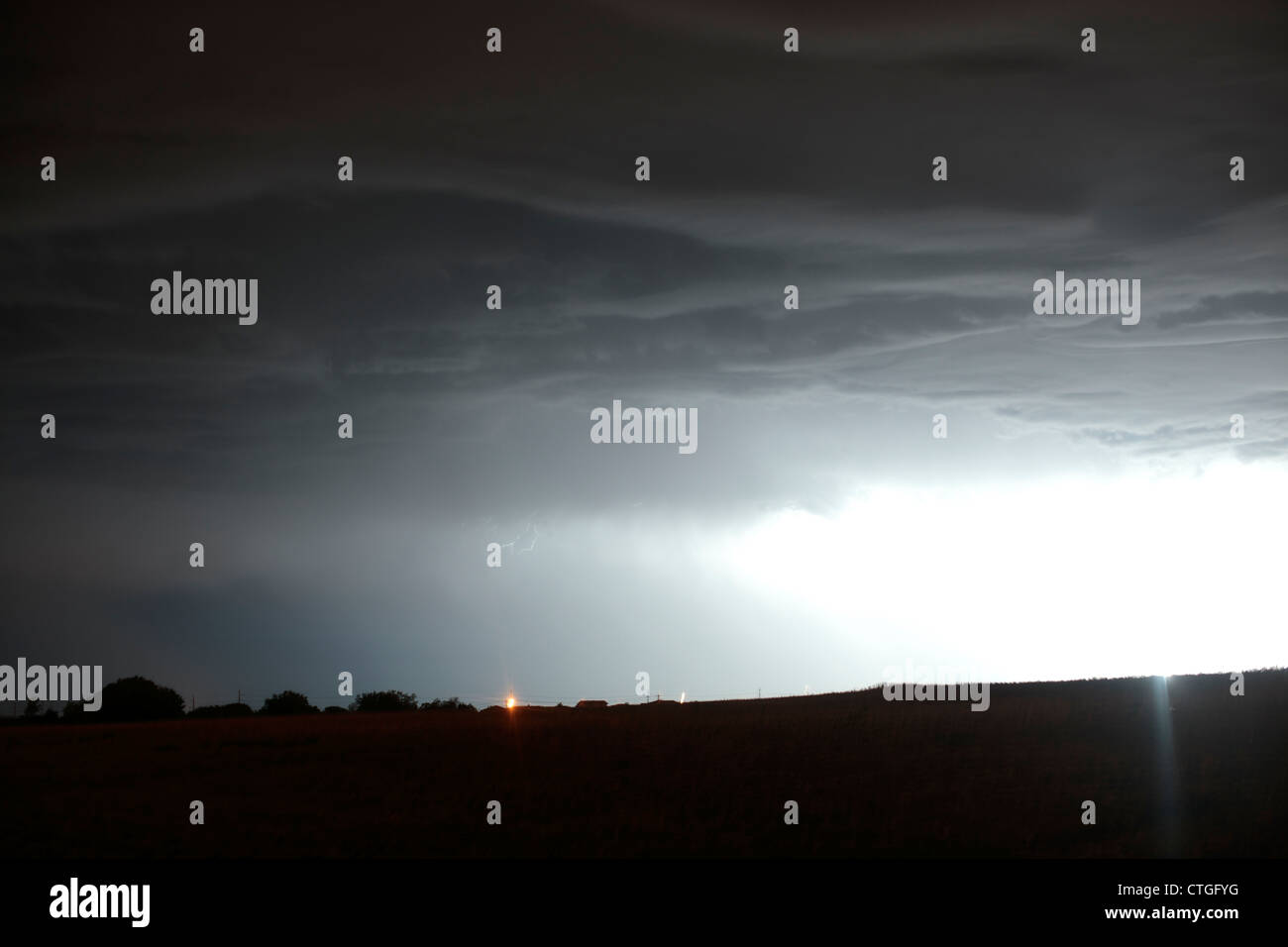 Thunderstorming hi-res stock photography and images - Alamy