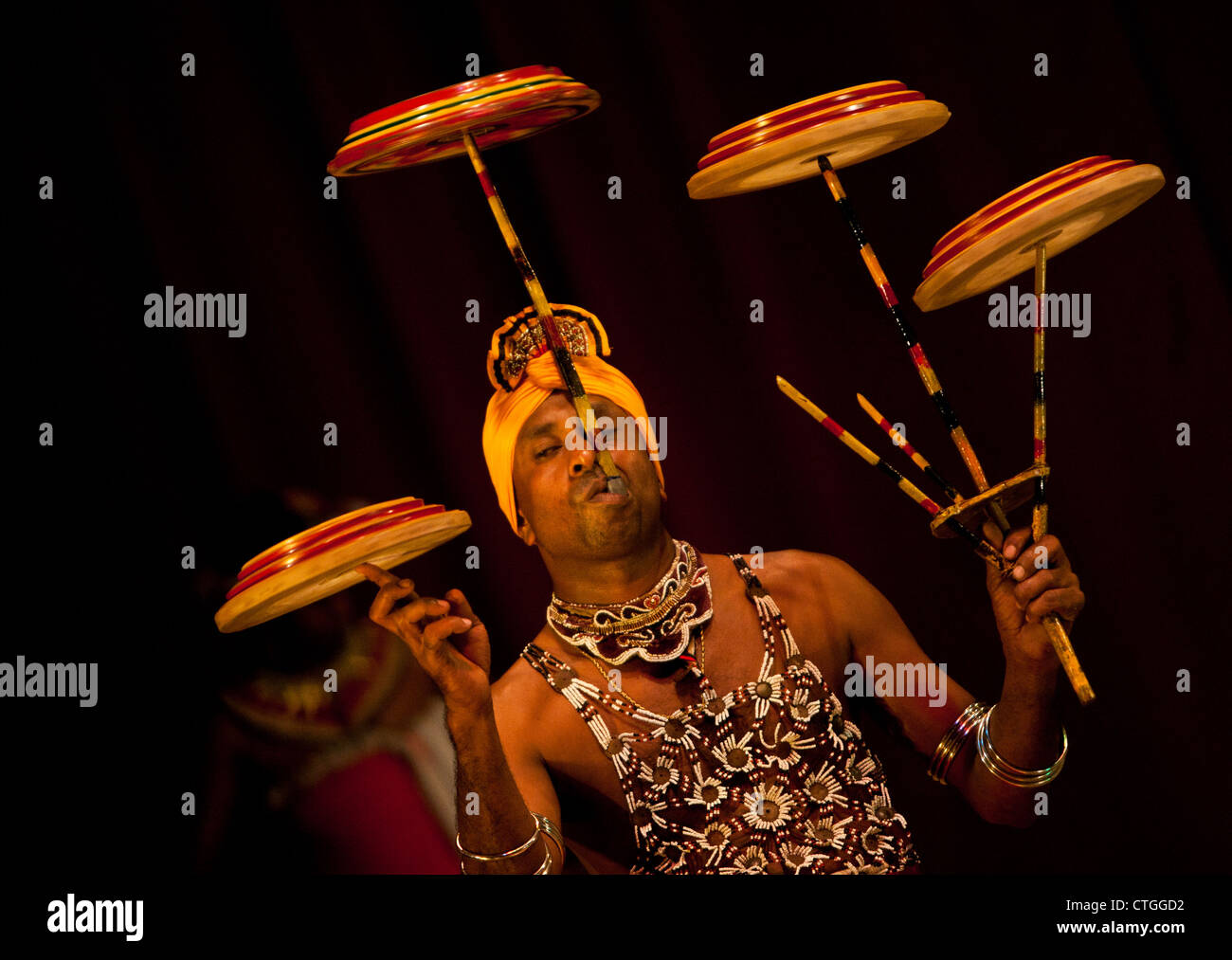 Kandyan dancer hi-res stock photography and images - Alamy