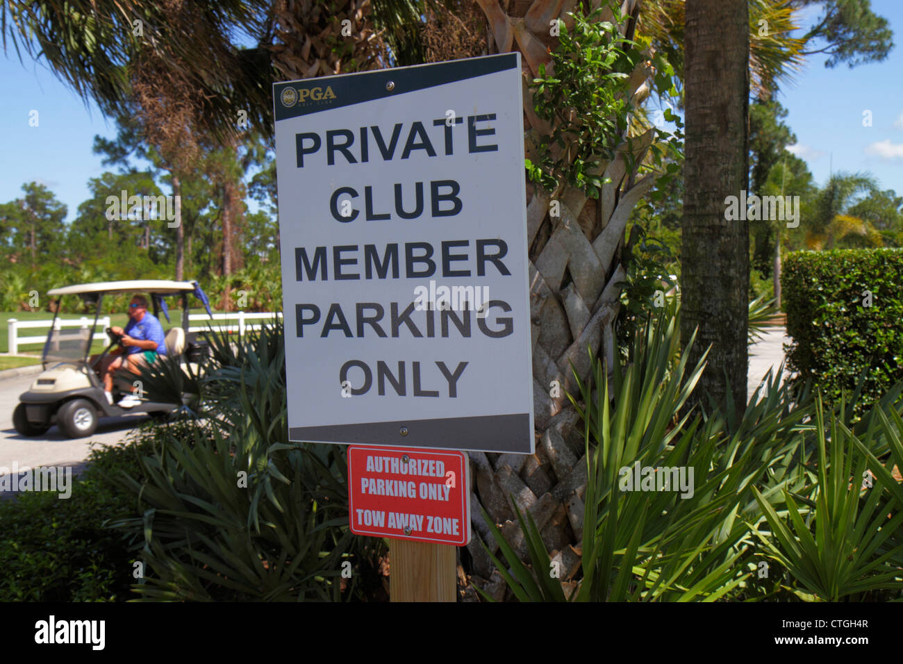 Members only sign hi-res stock photography and images - Alamy