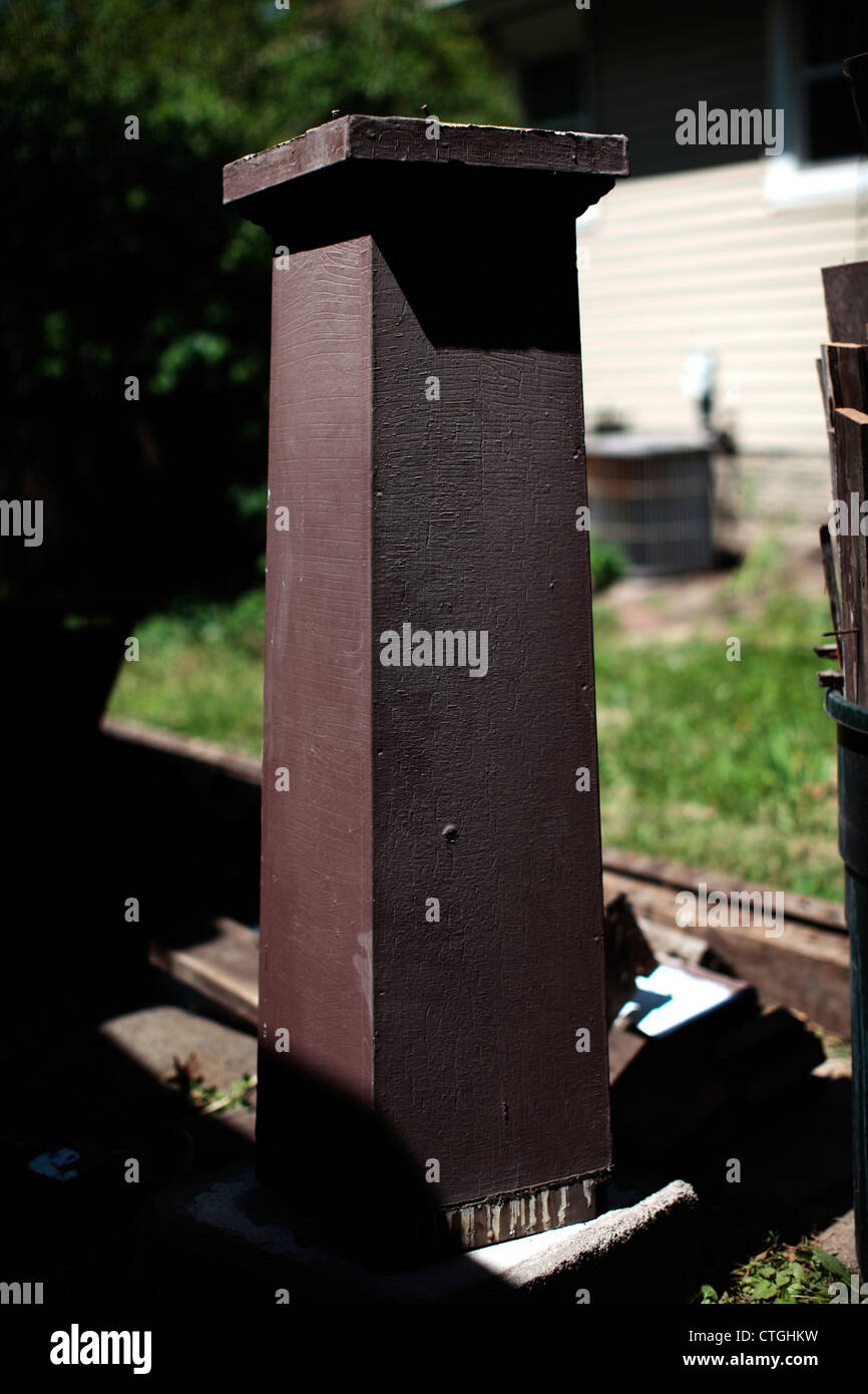 Square, tapered wood box column post Stock Photo - Alamy