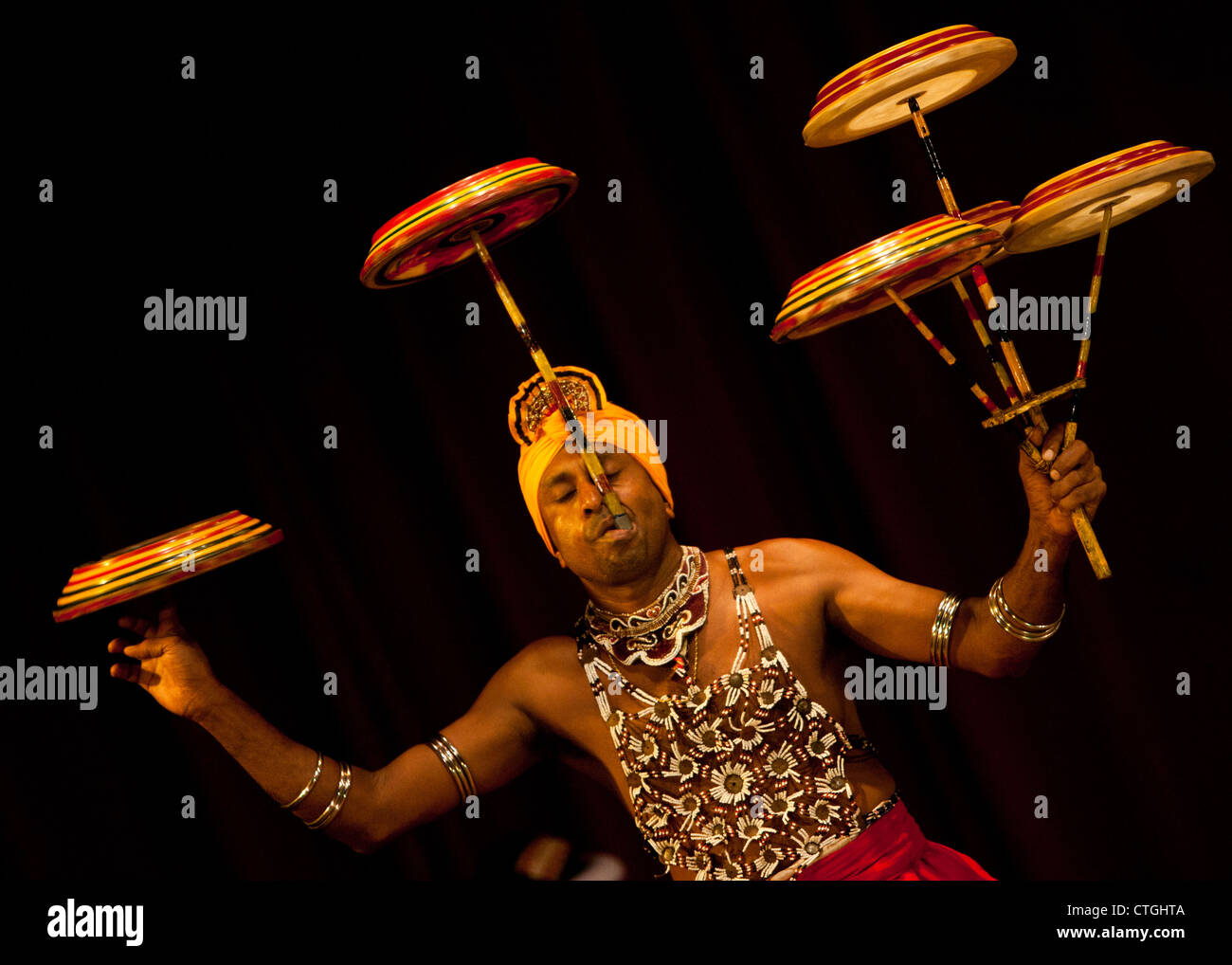 Kandyan dancer hi-res stock photography and images - Alamy